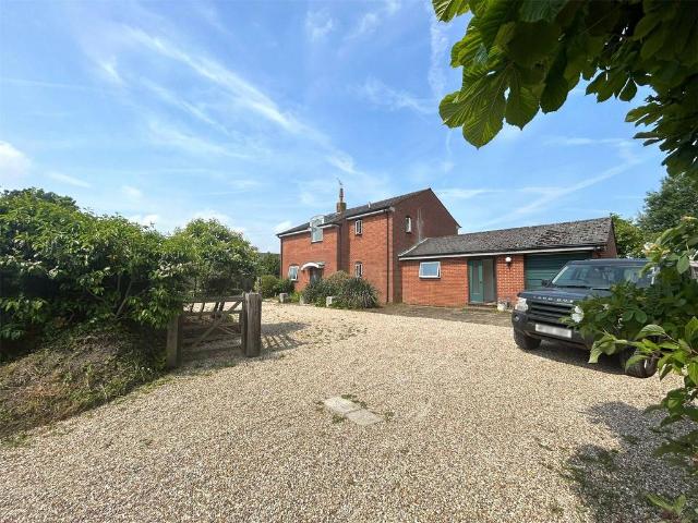 4 bedroom detached house to rent