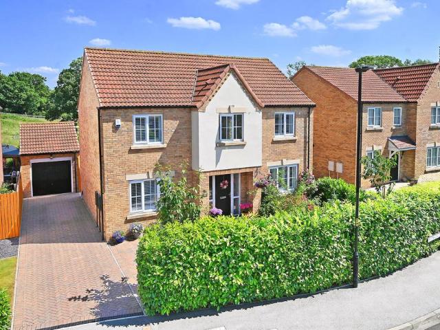 4 bedroom detached house to rent
