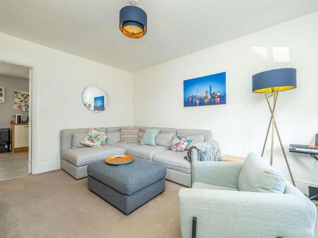 4 bedroom detached house to rent
