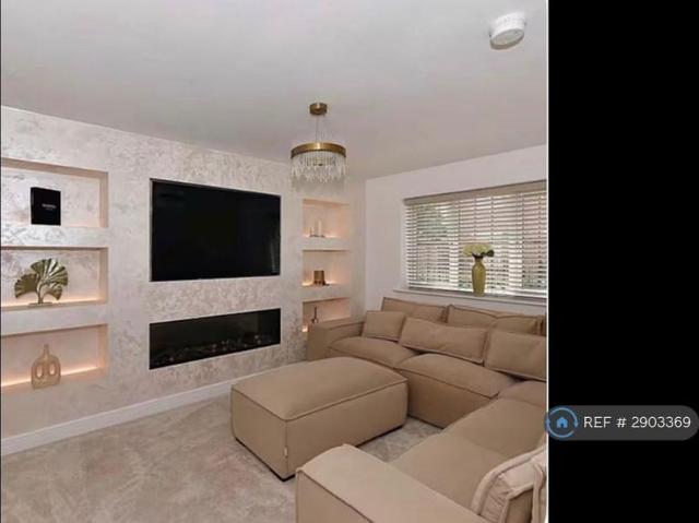 4 bedroom detached house to rent