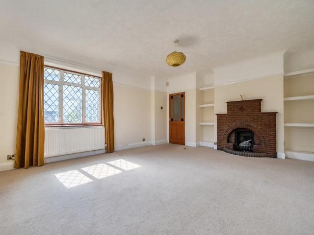 4 bedroom detached house to rent