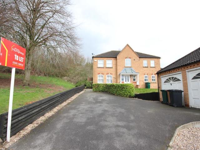 4 bedroom detached house to rent