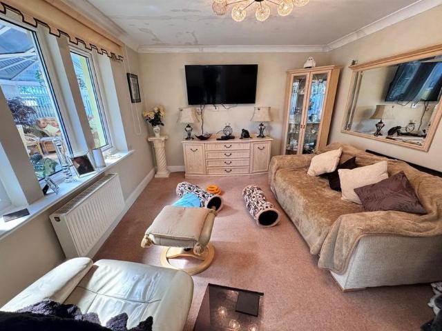 4 bedroom detached house to rent