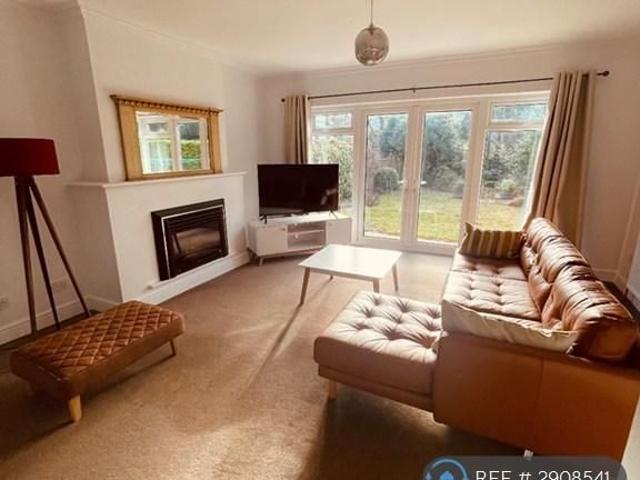 4 bedroom detached house to rent