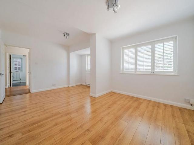 4 bedroom detached house to rent