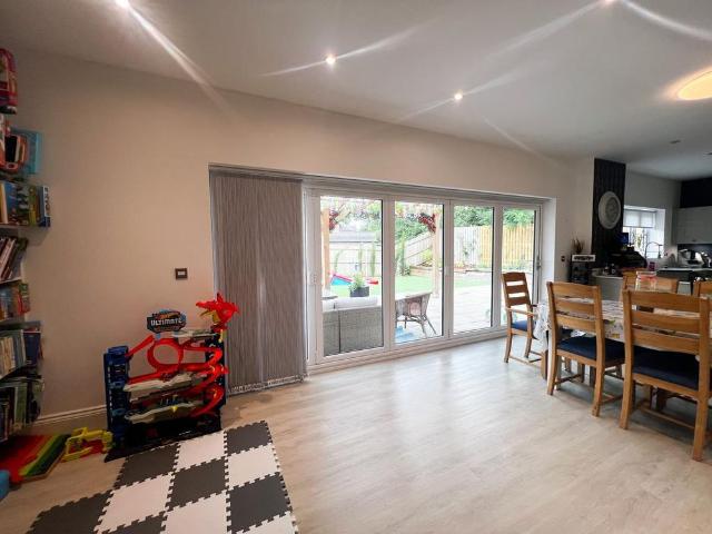 4 bedroom detached house to rent
