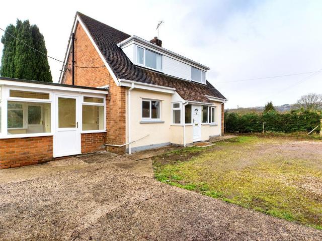 4 bedroom detached house to rent