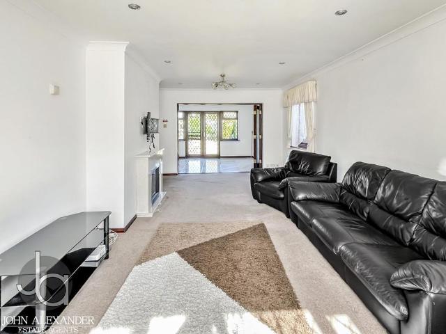 4 bedroom detached house to rent