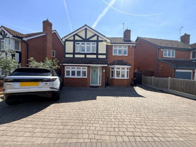 4 bedroom detached house to rent