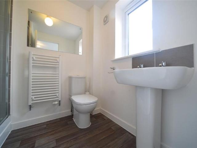4 bedroom detached house to rent