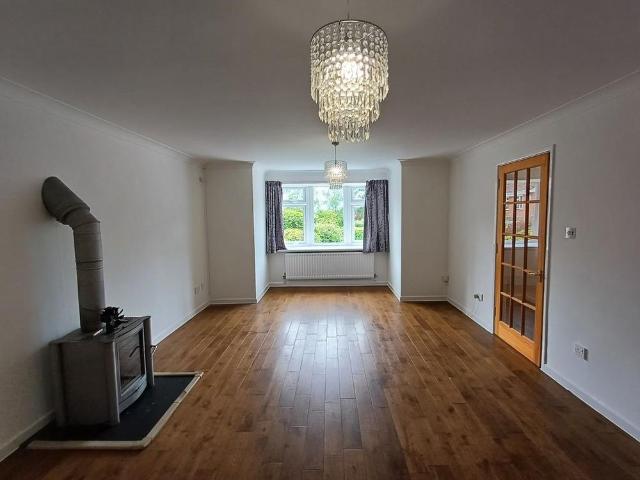 4 bedroom detached house to rent