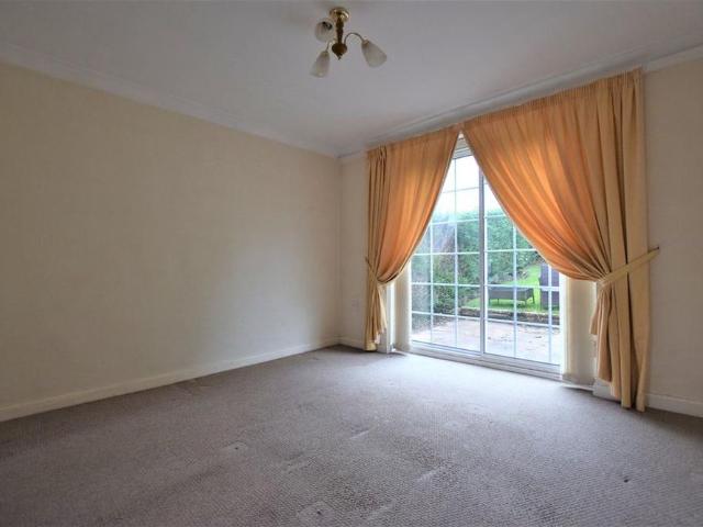 4 bedroom detached house to rent