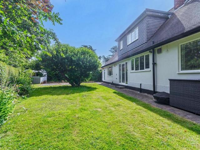 4 bedroom detached house to rent