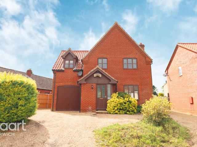 4 bedroom detached house to rent