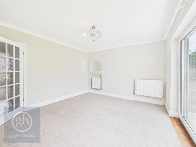 4 bedroom detached house to rent