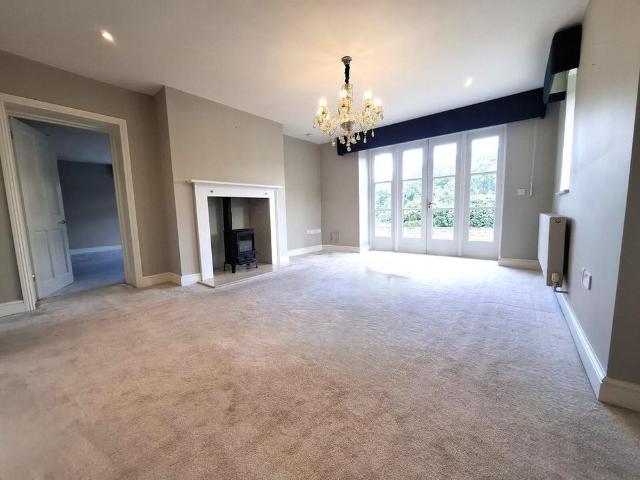 4 bedroom detached house to rent