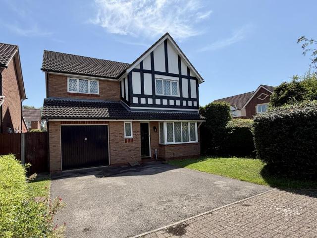 4 bedroom detached house to rent