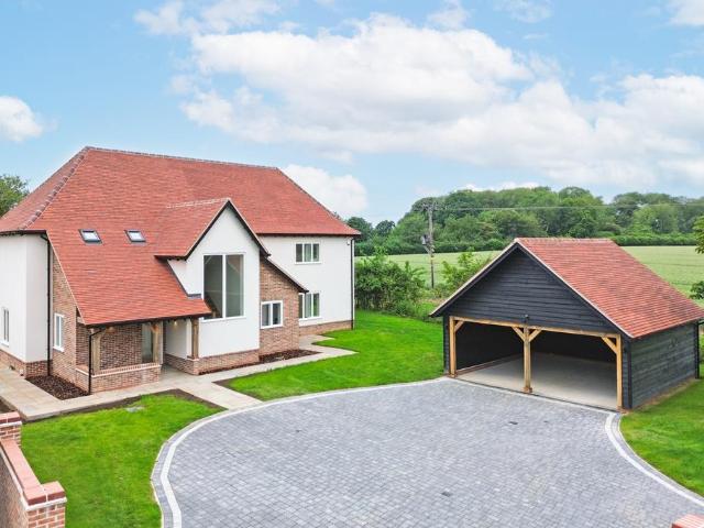 4 bedroom detached house to rent