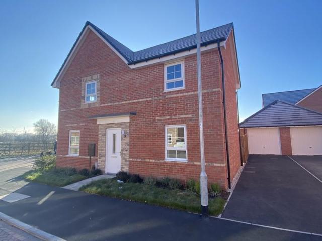 4 bedroom detached house to rent