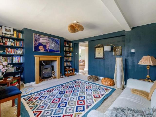 4 bedroom detached house to rent