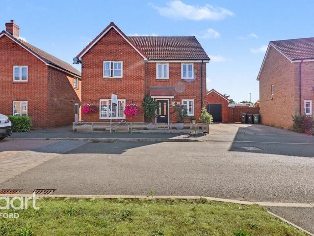 4 bedroom detached house to rent