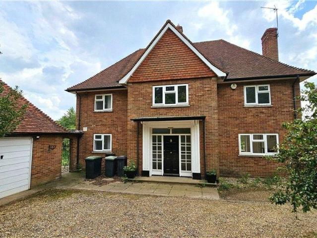 4 bedroom detached house to rent