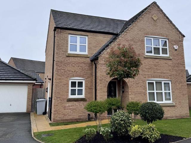 4 bedroom detached house to rent