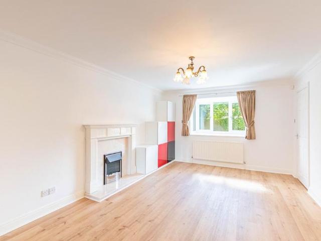 4 bedroom detached house to rent