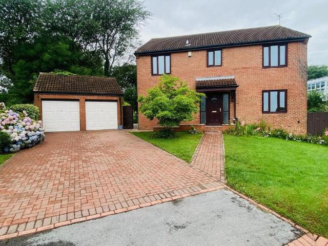 4 bedroom detached house to rent