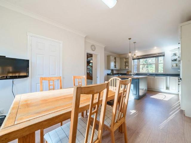 4 bedroom detached house to rent