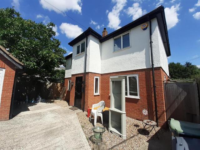 4 bedroom detached house to rent