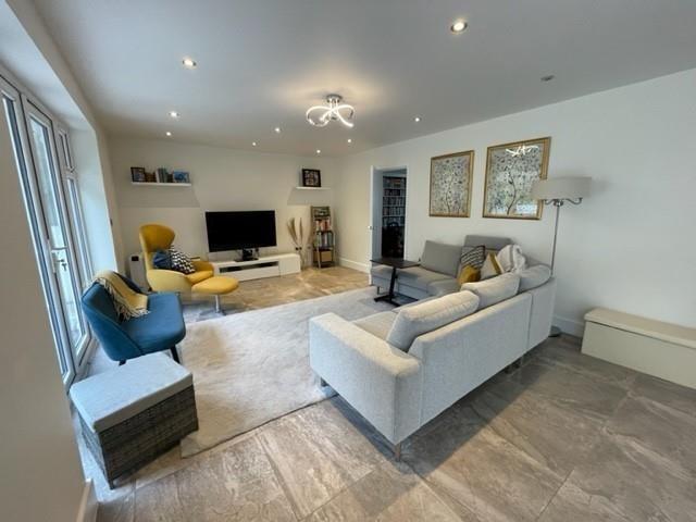 4 bedroom detached house to rent
