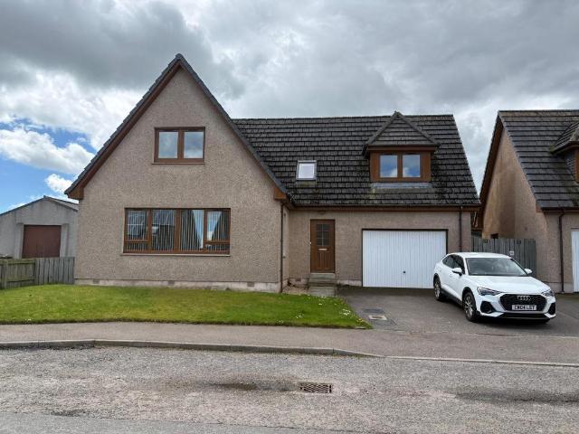 4 bedroom detached house to rent