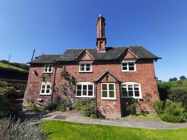 4 bedroom detached house to rent