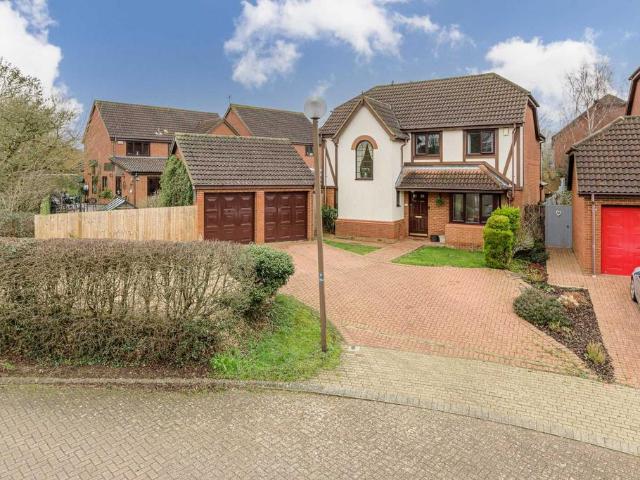 4 bedroom detached house to rent