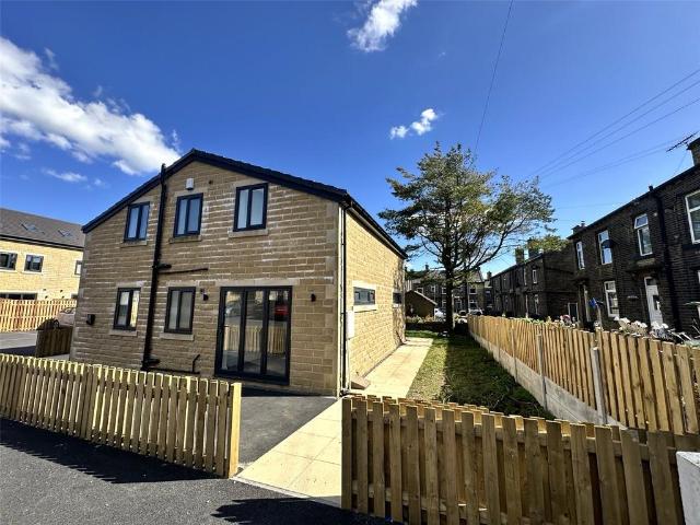 4 bedroom detached house to rent