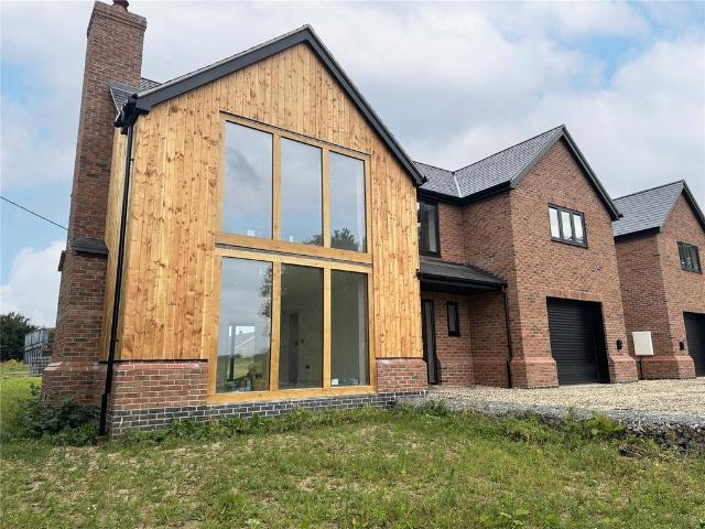 4 bedroom detached house to rent