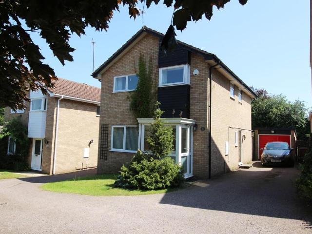 4 bedroom detached house to rent
