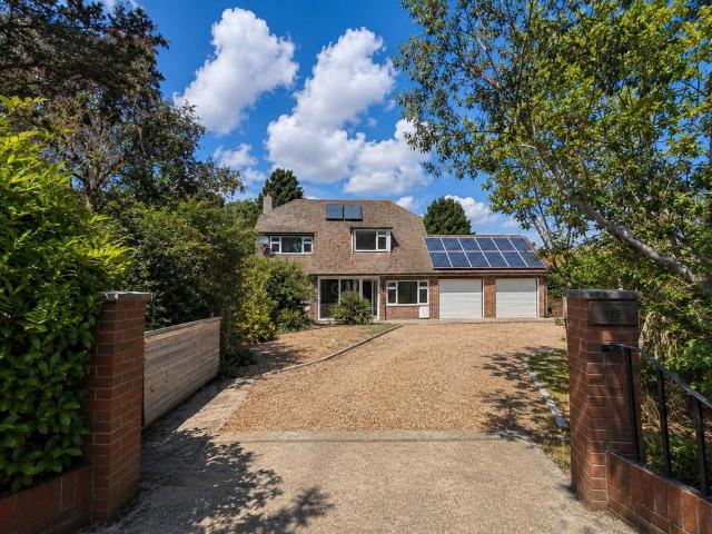 4 bedroom detached house to rent
