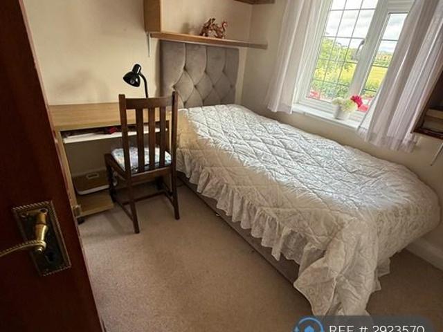 4 bedroom detached house to rent