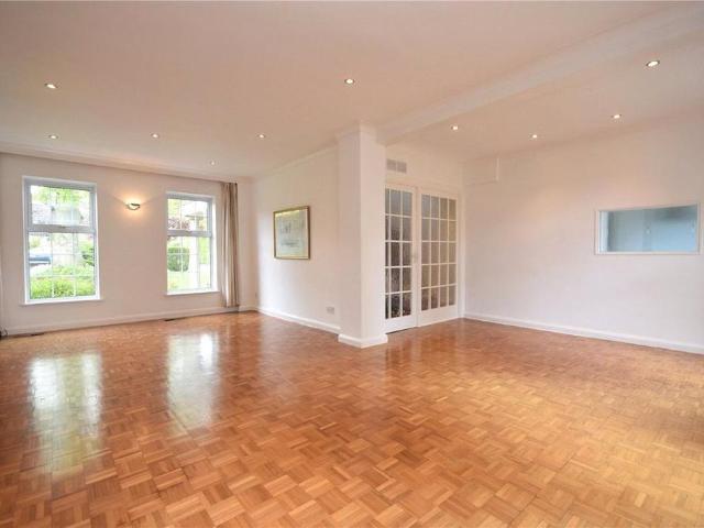 4 bedroom detached house to rent