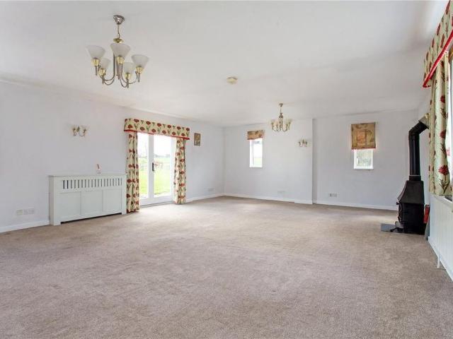 4 bedroom detached house to rent