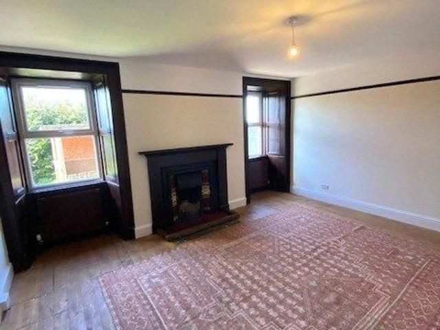 5 bedroom detached house to rent