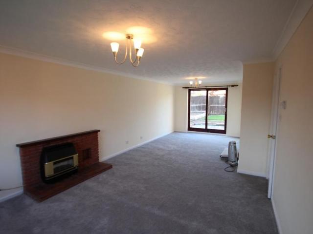 4 bedroom detached house to rent