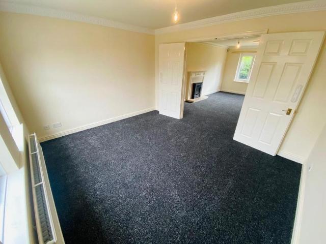 4 bedroom detached house to rent