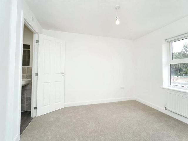 4 bedroom detached house to rent