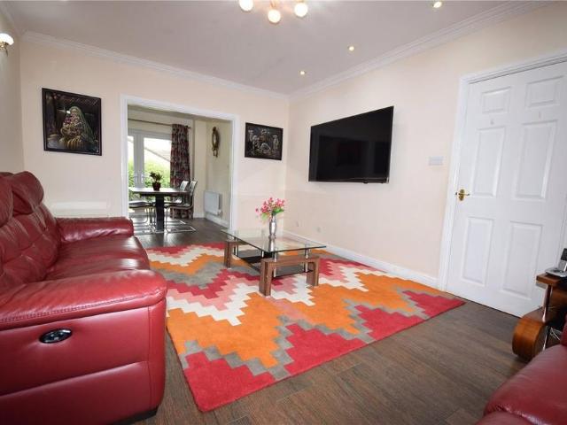 4 bedroom detached house to rent