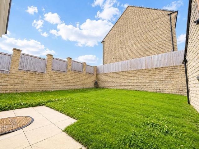 4 bedroom detached house to rent