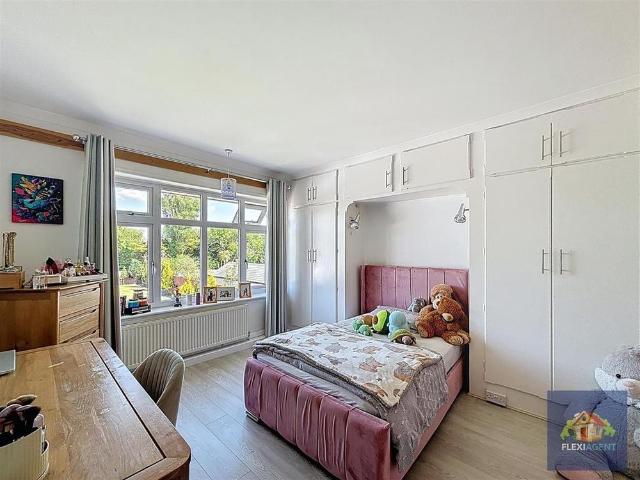 4 bedroom detached house to rent