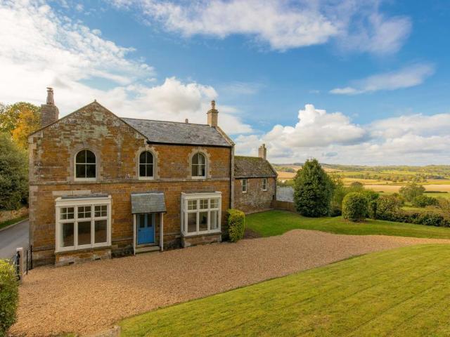 4 bedroom detached house to rent